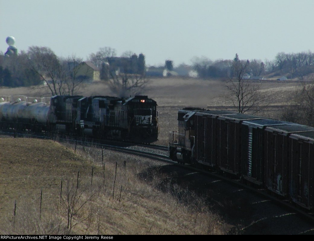 NS 8812 meeting train at Byron